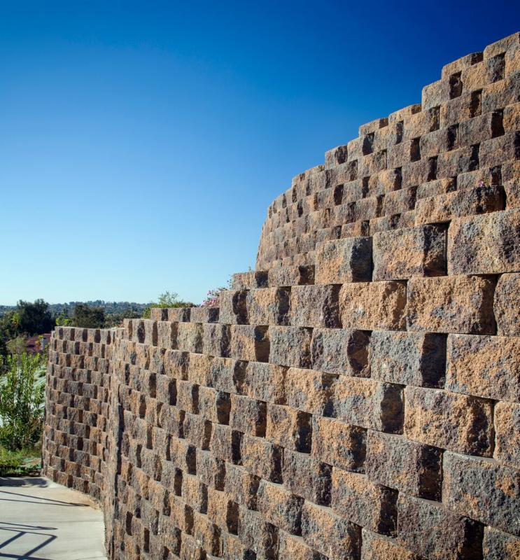 Vertical and Plantable Retaining Walls